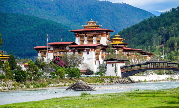"Punakha Dzong" Images – Browse 623 Stock Photos, Vectors, and Video ...