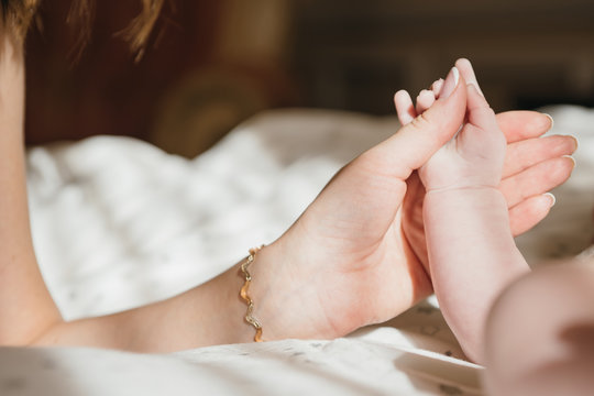 4,211,376 BEST Motherhood IMAGES, STOCK PHOTOS & VECTORS | Adobe Stock