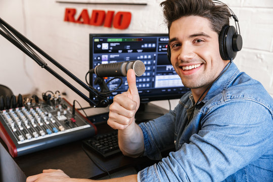 Broadcasting Images – Browse 690,800 Stock Photos, Vectors, and Video ...