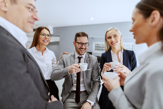 Coffee-Break bilder – Bläddra bland 3,663 stockfoton, vektorer och ...