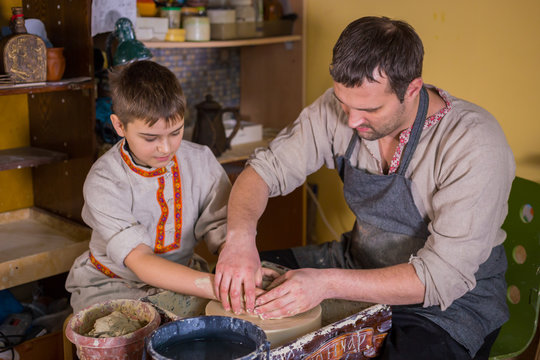 「Craftworker」の写真素材 | 440件の無料イラスト画像 | Adobe Stock