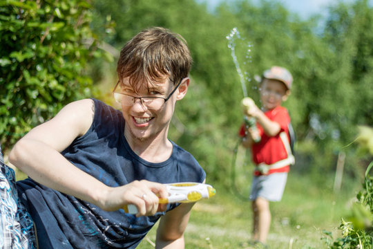 Flinch Bilder – Durchsuchen 312 Archivfotos, Vektorgrafiken und Videos ...