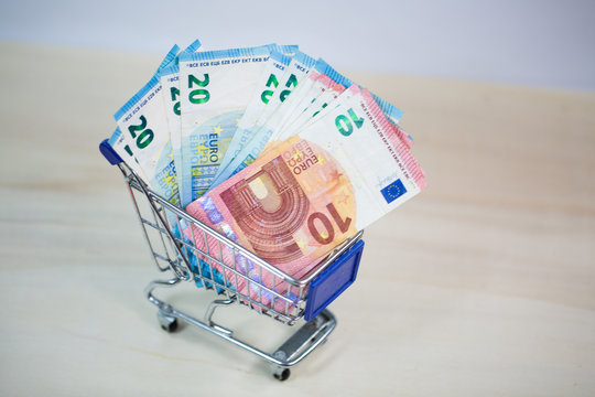 Geldverlust bilder – Bläddra bland 226 stockfoton, vektorer och videor ...