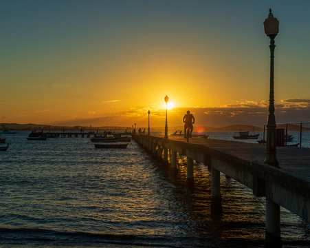 「Atardeceer」の写真素材 | 21件の無料イラスト画像 | Adobe Stock