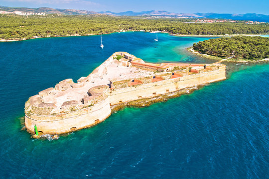 รูปภาพNikola – เลือกดูภาพถ่ายสต็อก เวกเตอร์ และวิดีโอ4,486 | Adobe Stock