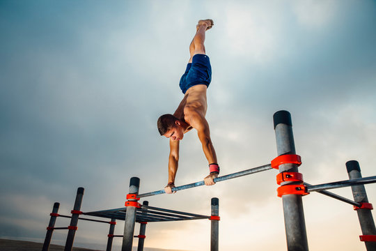 รูปภาพCalisthenics – เลือกดูภาพถ่ายสต็อก เวกเตอร์ และวิดีโอ22,656 ...