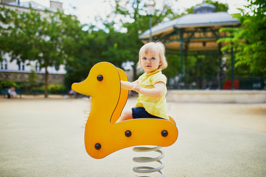 "Spring Rocker" Bilder – Durchsuchen 416 Archivfotos, Vektorgrafiken ...