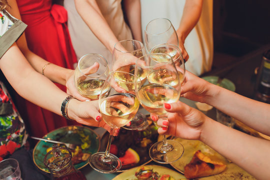 Get-Together Bilder – Durchsuchen 7,278 Archivfotos, Vektorgrafiken und ...