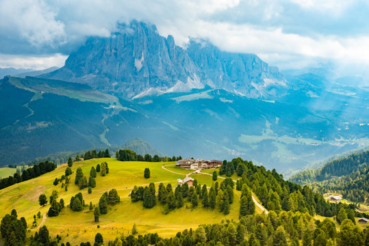 Dolomitic Bilder – Durchsuchen 3,996 Archivfotos, Vektorgrafiken und ...