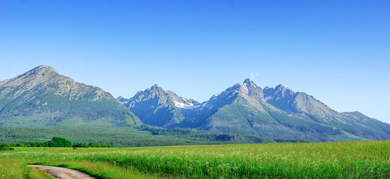 Tatri Bilder – Durchsuchen 459 Archivfotos, Vektorgrafiken und Videos ...