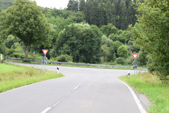 Fotos, lizenzfreie Bilder, Grafiken, Vektoren und Videos von Wegfahren ...