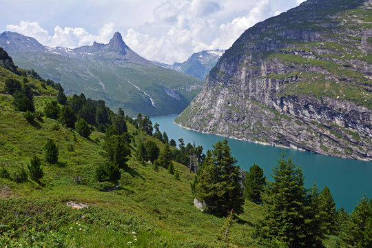 Valsertal Bilder – Durchsuchen 225 Archivfotos, Vektorgrafiken und ...
