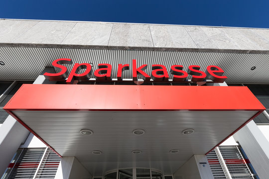 Sparkasse bilder – Bläddra bland 3,826 stockfoton, vektorer och videor ...