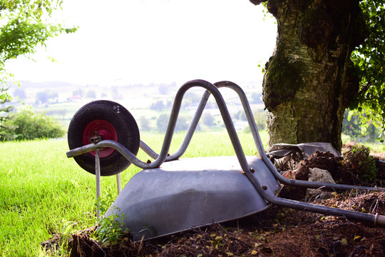 Handbarrow Bilder – Durchsuchen 525 Archivfotos, Vektorgrafiken und ...