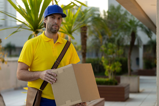 Paketbote Bilder – Durchsuchen 27,011 Archivfotos, Vektorgrafiken und ...
