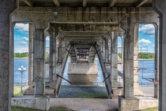 "Bridge Supports" Images – Browse 474 Stock Photos, Vectors, and Video ...