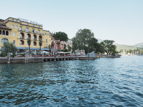 Wassertrum Bilder – Durchsuchen 200 Archivfotos, Vektorgrafiken und ...