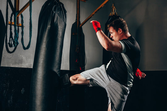 Kickbox Bilder – Durchsuchen 92,978 Archivfotos, Vektorgrafiken und ...