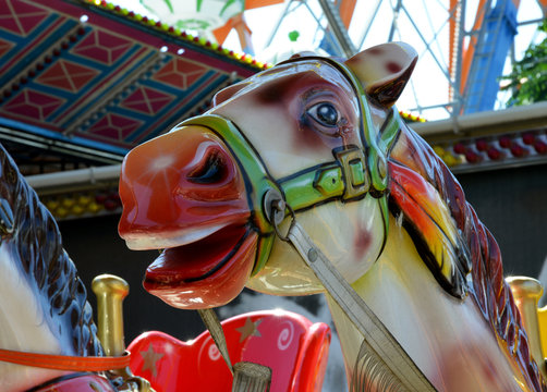 รูปภาพMerry-Go-Round – เลือกดูภาพถ่ายสต็อก เวกเตอร์ และวิดีโอ211,087 ...