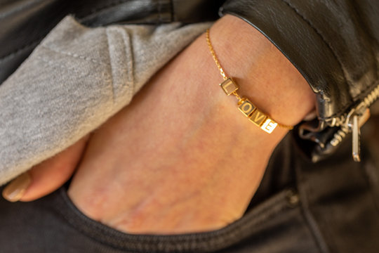 Menotter Bilder – Durchsuchen 144 Archivfotos, Vektorgrafiken und ...