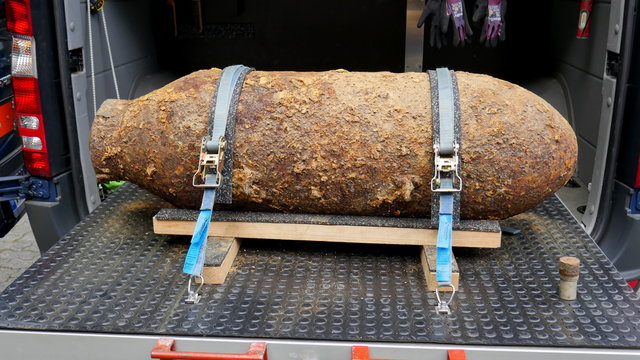 Fliegerbombe Bilder – Durchsuchen 2,494 Archivfotos, Vektorgrafiken und ...