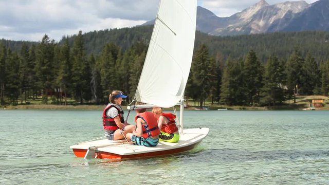 Children Sailing Images – Browse 50,964 Stock Photos, Vectors, and ...
