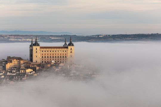 รูปภาพNiebla – เลือกดูภาพถ่ายสต็อก เวกเตอร์ และวิดีโอ24,402 | Adobe Stock