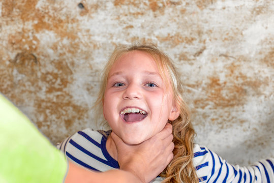 Strangle 이미지 – 찾아보기 27,516 스톡 사진, 벡터 및 비디오 | Adobe Stock