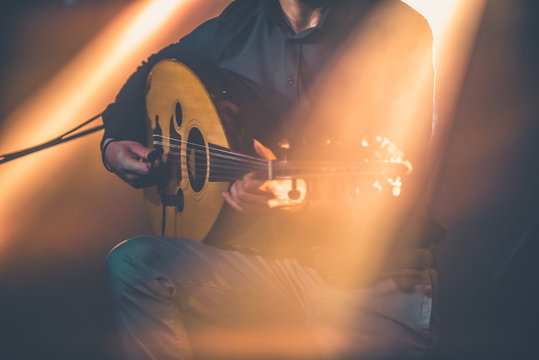 Performing Images – Browse 2,089,512 Stock Photos, Vectors, and Video ...