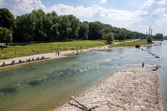 Isarufer Bilder – Durchsuchen 125 Archivfotos, Vektorgrafiken und ...