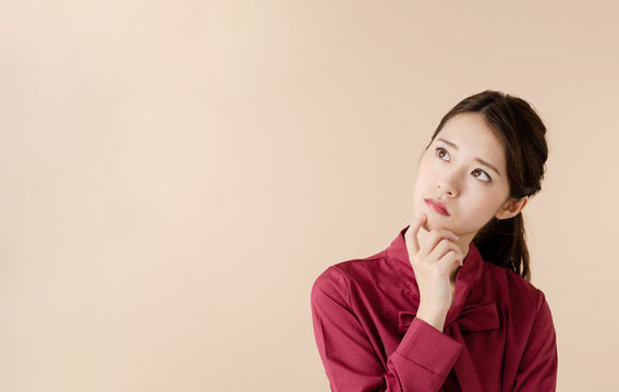 「首をかしげる」の写真素材 21 428件の無料イラスト画像 Adobe Stock