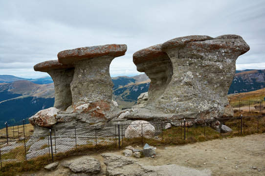 Megalith bilder – Bläddra bland 28,424 stockfoton, vektorer och videor ...