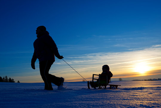 รูปภาพSledging – เลือกดูภาพถ่ายสต็อก เวกเตอร์ และวิดีโอ610,027 | Adobe ...