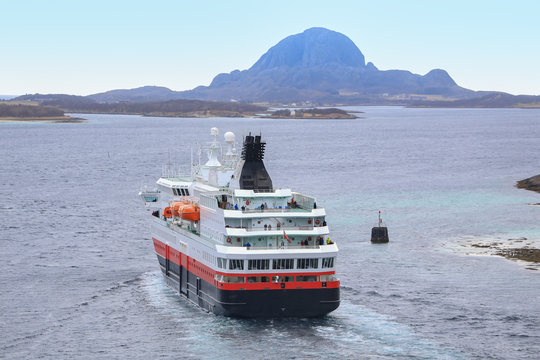 Hurtigruten Bilder – Durchsuchen 211,290 Archivfotos, Vektorgrafiken ...