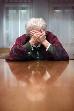 รูปภาพDisconsolate – เลือกดูภาพถ่ายสต็อก เวกเตอร์ และวิดีโอ2,184 ...