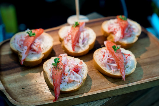 Amuse Images – Browse 3,970,856 Stock Photos, Vectors, and Video ...