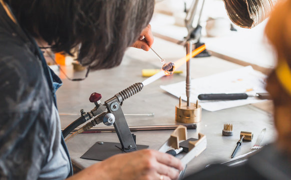 「Lampworker」の写真素材 | 38件の無料イラスト画像 | Adobe Stock