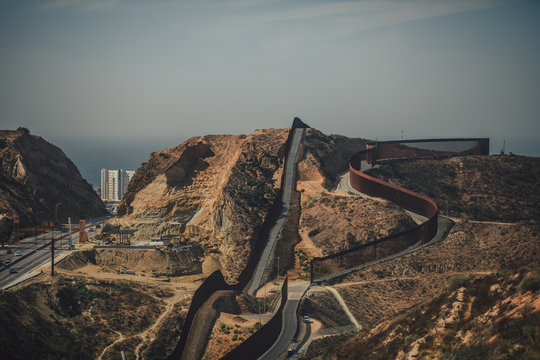 "Us Mexico Border" Images – Browse 1,946 Stock Photos, Vectors, and ...