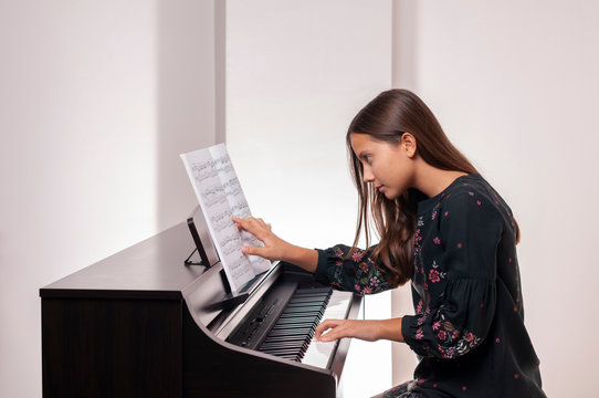 Piyano Bilder – Durchsuchen 124 Archivfotos, Vektorgrafiken und Videos | Adobe Stock