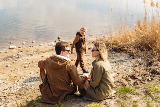 "Throwing Rocks"-Bilder: Stock-Fotos & -Videos. | Adobe Stock