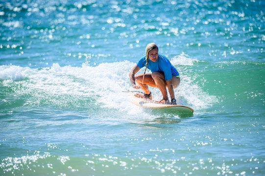 Surferin Bilder – Durchsuchen 205 Archivfotos, Vektorgrafiken und ... Surferin Bilder – Durchsuchen 205 Archivfotos, Vektorgrafiken und ...