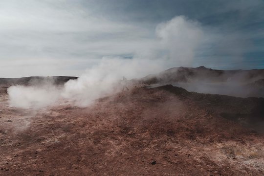 「Fumarolas」の写真素材 | 436件の無料イラスト画像 | Adobe Stock