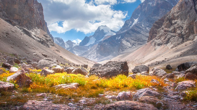 รูปภาพValley – เลือกดูภาพถ่ายสต็อก เวกเตอร์ และวิดีโอ5,096,012 | Adobe ...