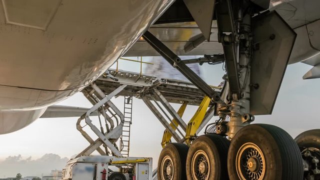 รูปภาพ"Cargo Plane Loading" – เลือกดูภาพถ่ายสต็อก เวกเตอร์ และวิดีโอ21 ...
