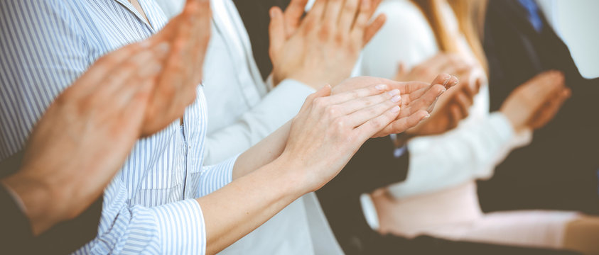 Applause Bilder – Durchsuchen 82,150 Archivfotos, Vektorgrafiken und ...