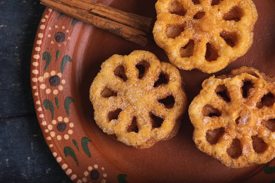 Kruller bilder – Bläddra bland 4,076 stockfoton, vektorer och videor ...