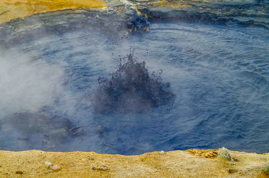 Solfatar Bilder – Durchsuchen 1,983 Archivfotos, Vektorgrafiken und ...