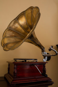 รูปภาพGrammophon – เลือกดูภาพถ่ายสต็อก เวกเตอร์ และวิดีโอ513 | Adobe Stock