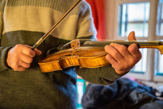 Geigen bilder – Bläddra bland 533 stockfoton, vektorer och videor ...
