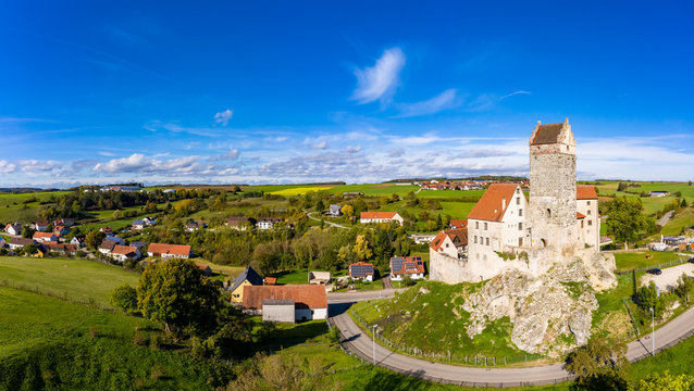 Katzenstein bilder – Bläddra bland 181 stockfoton, vektorer och videor ...